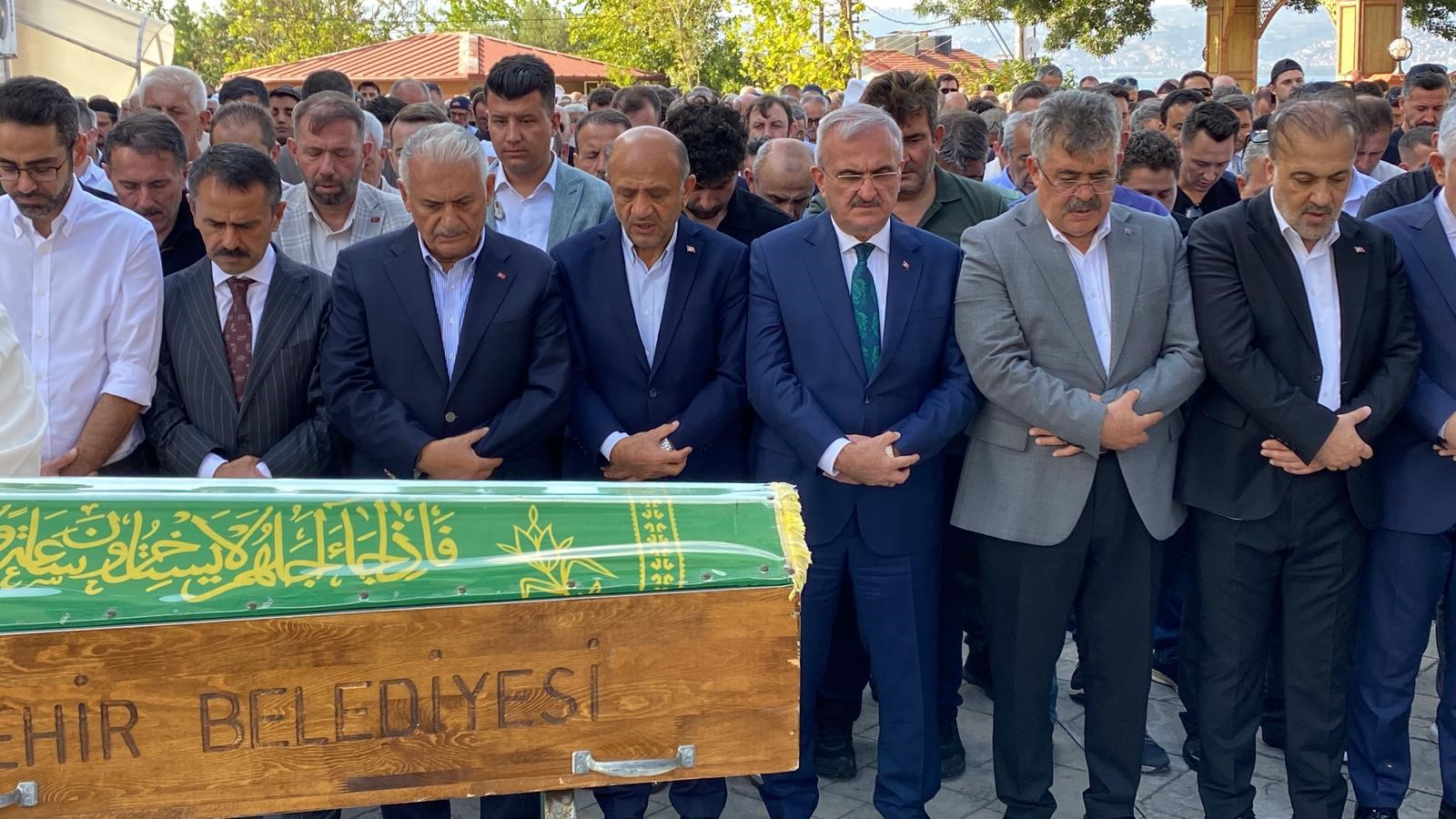 Maksut Serim'in babası Hacı Halil Serim son yolculuğuna uğurlandı ...